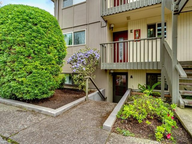 4083 Donald St Apt A, Eugene, OR 97405