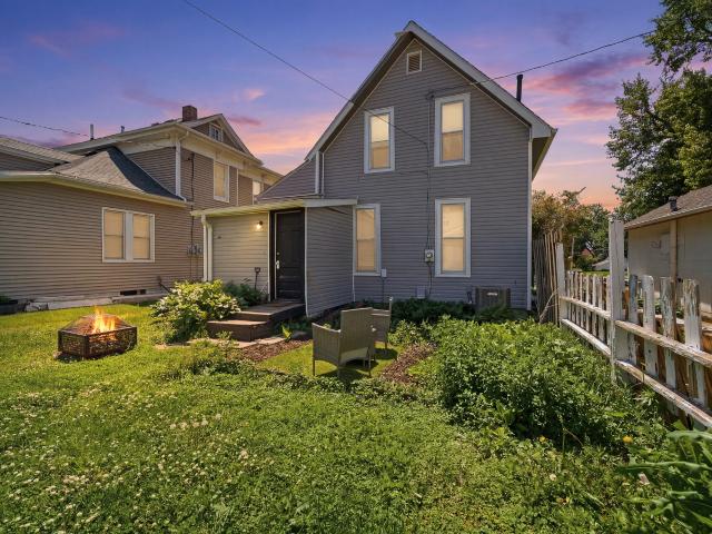 408 1/2 E Linn Street