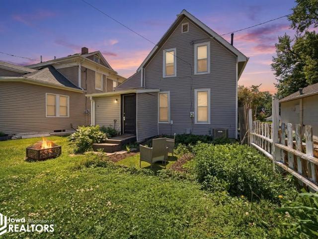 408 1/2 E Linn Street