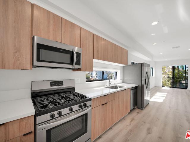 408 1/2 N Kenmore Ave, Los Angeles, CA 90004 | MLS #26672