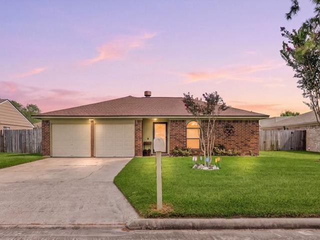 408 28th Ave N, Texas City, TX 77590