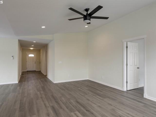 408 clara ct ne