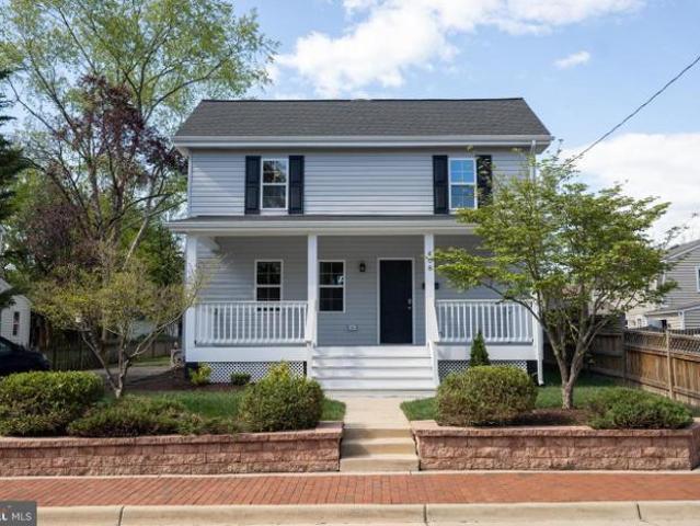 408 Blue Ridge Ave NE, Leesburg, VA 20176