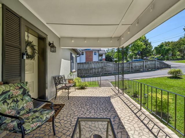 408 Broughton Street