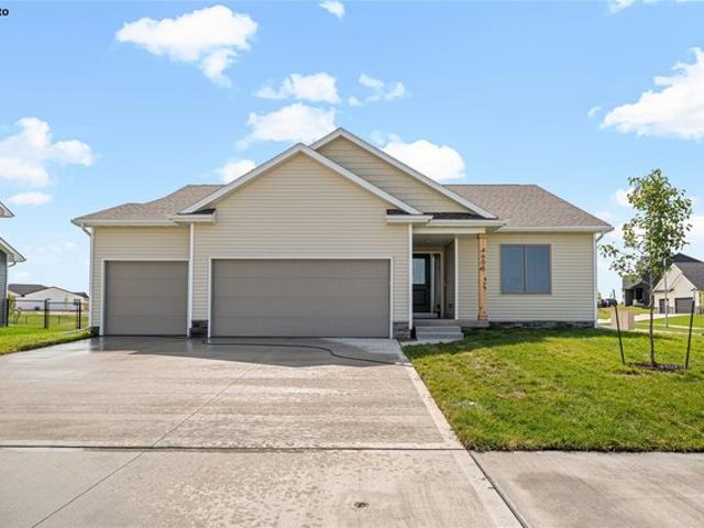 408 E Vista Lake Ave, Polk City, IA 50226