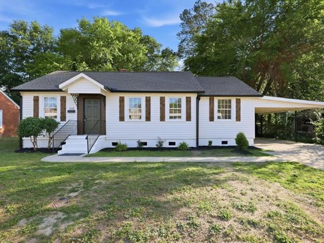 408 E Canary St, Dunn, NC 28334