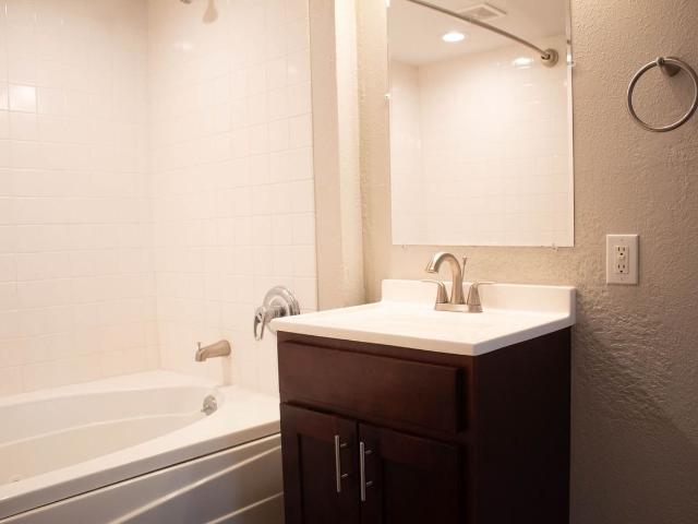 408 E Healey 2 Bedroom Apartment for Rent at 408 E Healey St, Champaign, IL 61820