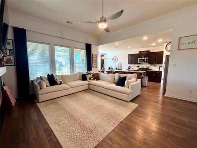 408 E Lakeshore Village