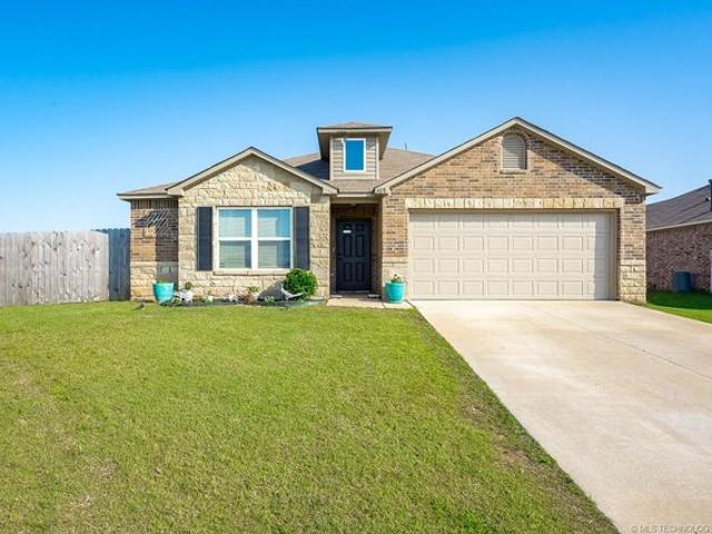 408 E Mangold St, Perkins, OK 74059