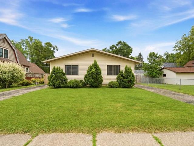 408 E Pine St, New London, WI 54961