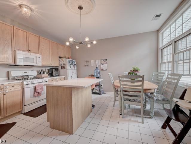 408 Kensington Ln