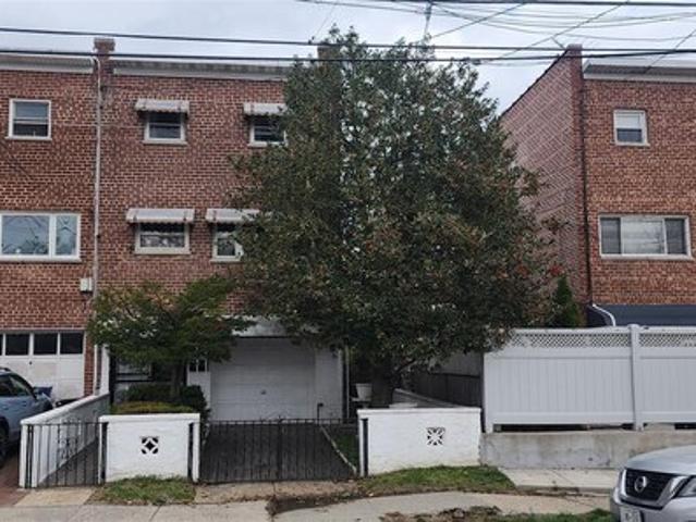 408 Howe Ave, Bronx, NY 10473