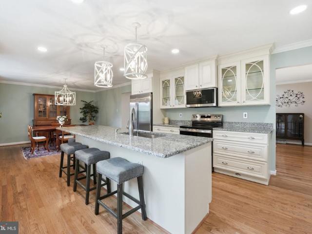 408 Holloway Court NE