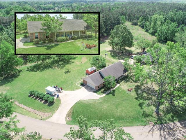 408 Hunters Parkway