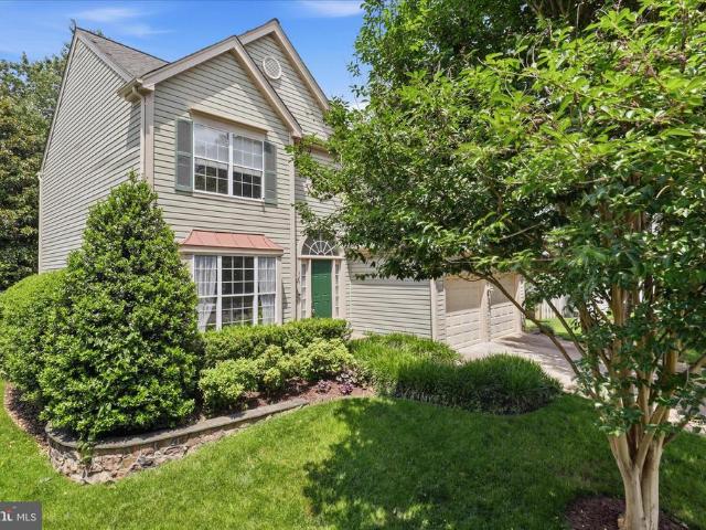 408 Huntfield Court NE