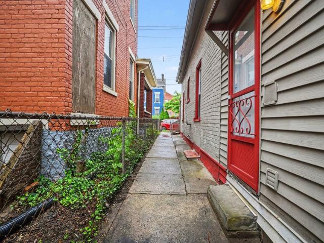 408 Oak Street