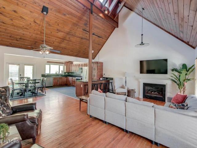 408 Lakecrest Drive