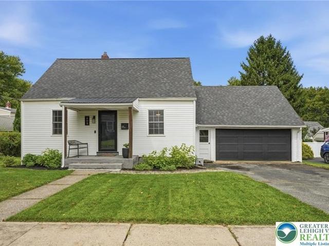 408 Maple Rd, Hellertown, PA 18055