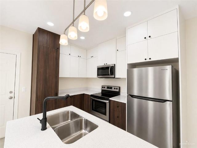 408 N Alexandrite Avenue 1