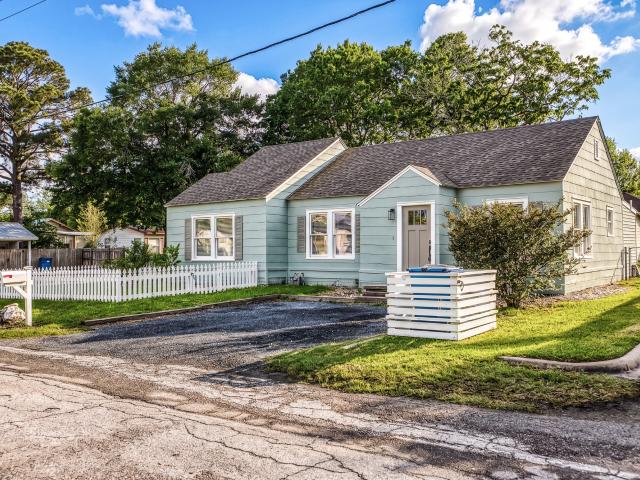 408 N Hunt St, Bellville, TX 77418 | MLS #43740 | Compass