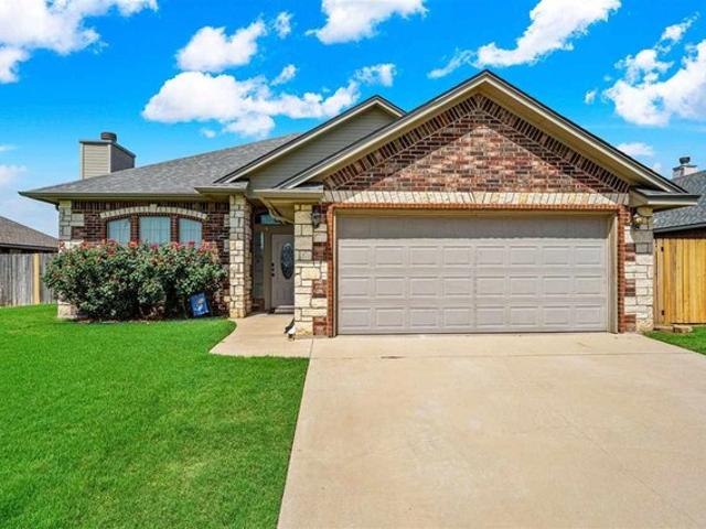 408 N Mountain Meadow Dr, Cache, OK 73527