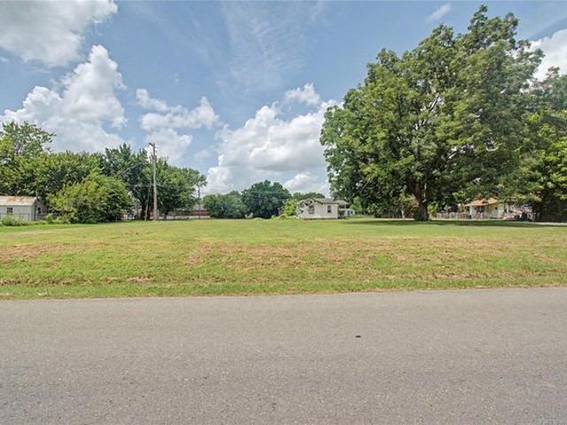 408 NW Main St, Checotah, OK 74426