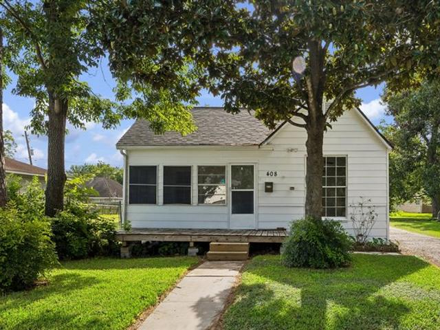 408 S 4th St, La Porte, TX 77571