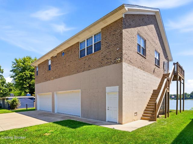 408 S Front St