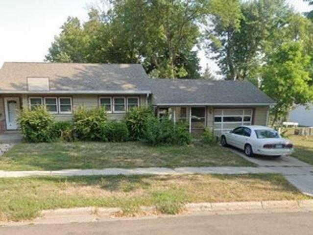408 Southview Dr, Marshall, MN 56258