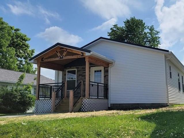 408 SE 6th St, Washington, IN 47501