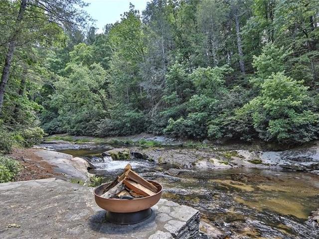 408 Stone River Dr, Traphill, NC 28685
