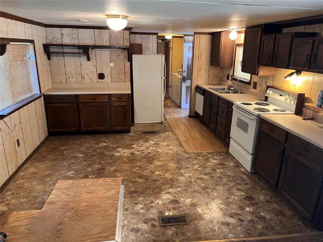 408 Private Road 7702