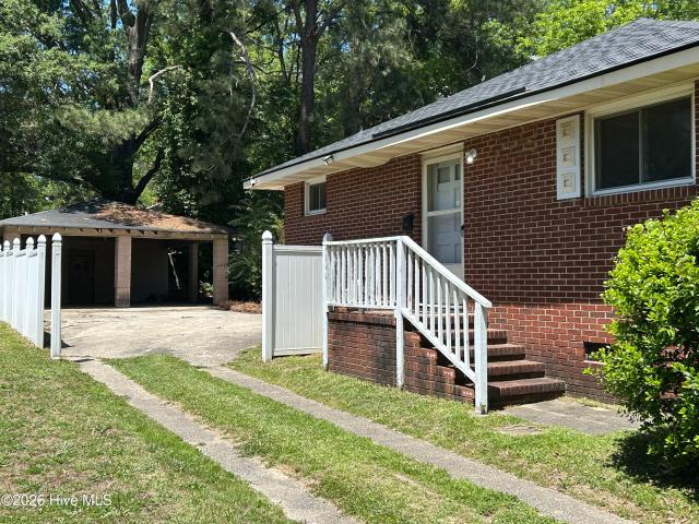 408 Rountree Street W