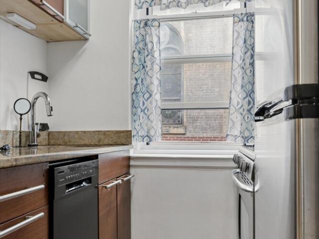 408 W 34TH Street 4L