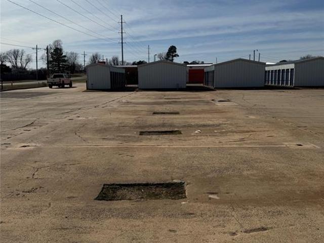 408 W Country Club Road
