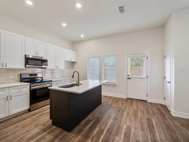 408 W Marlin St