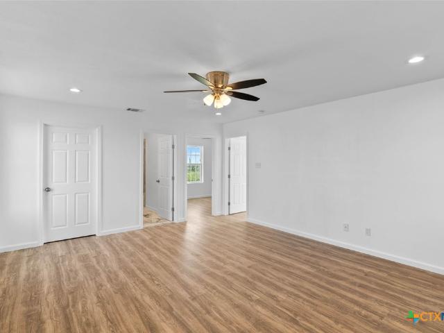 408 W Royal Oak Ln, Rockport, TX 78382 | MLS #609000