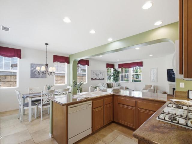 408 Village Commons Boulevard