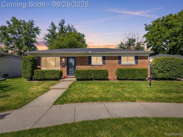 40963 Flagstaff Dr, Sterling Heights, MI 48313
