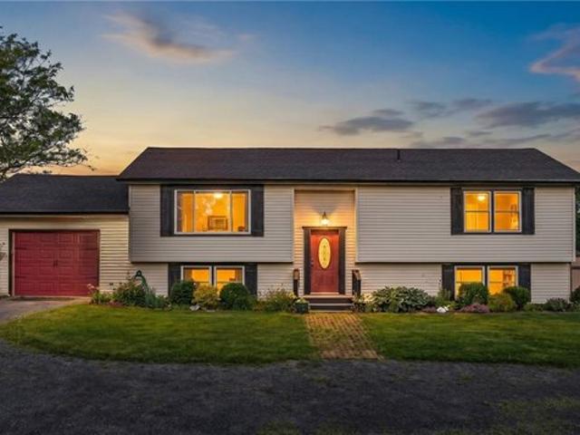 4098 Skyline Dr, Keuka Park, NY 14478