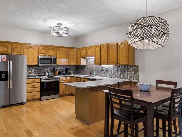 4099 Meadowlark Curve