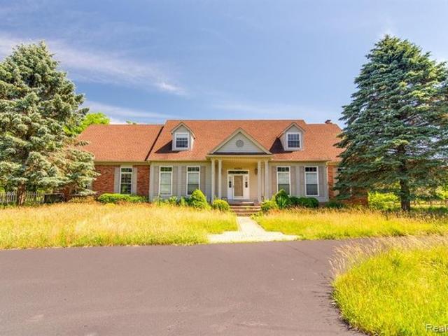 4090 Perryville Rd, Groveland Township, MI 48462