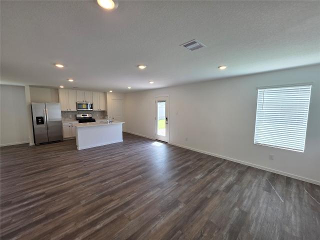 40934 Seasoned Oak Lane