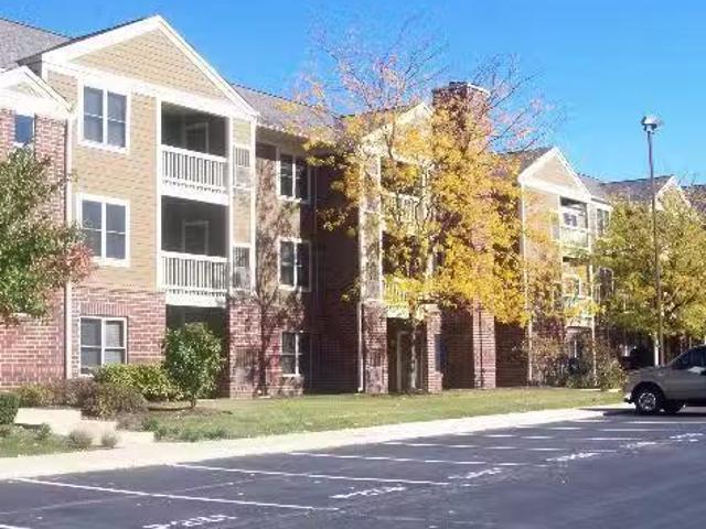 40937801 208 Glengarry #202