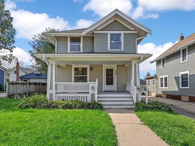 409 34th St NE, Cedar Rapids, IA 52402