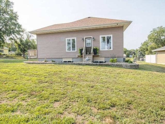 409 5th Ave N, Doon, IA 51235