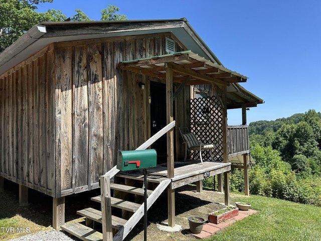 409 Coalpit Branch Dr, Coeburn, VA 24230