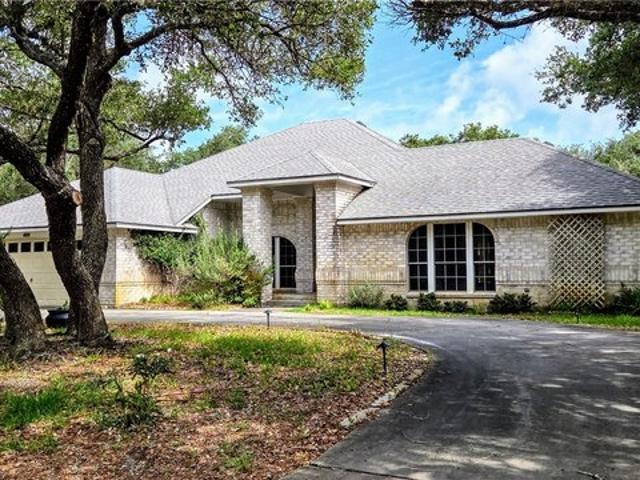 409 Champions Dr, Rockport, TX 78382