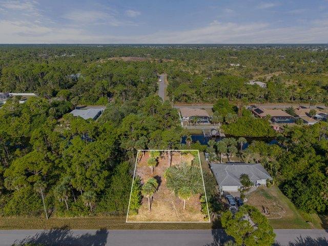 409 Cheshire St, Port Charlotte, FL 33953