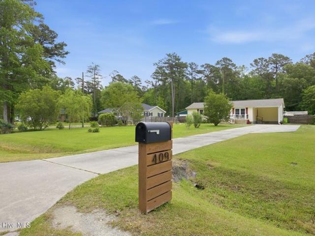 409 Bradford Dr, New Bern, NC 28560